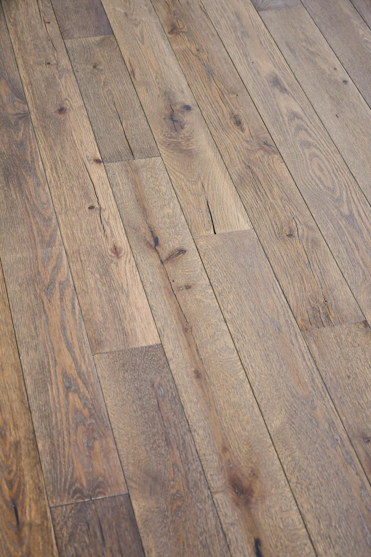 Reclaimed Oak Flooring & Paneling | BLACK & TAN—TAN OAK | Pioneer Millworks